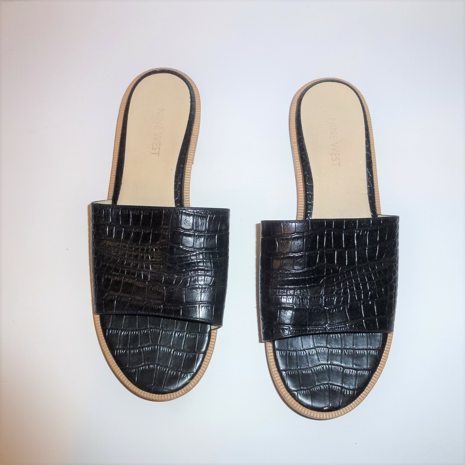 Nine West Jaevin Black Leather Slides Size 9M - Gem