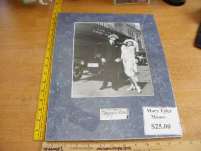 Mary Tyler Moore signed matted photo w/ cut signature Autographed ...