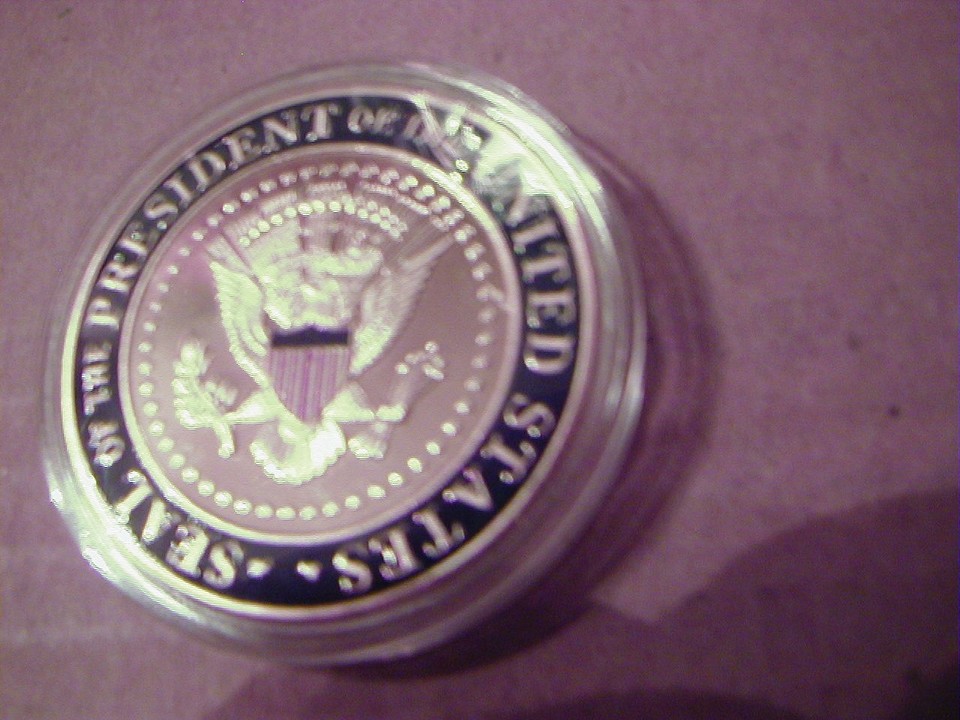 NEW ...PRESIDENT of the UNITED STATES TRUMP COIN " NEVER SURRENDER ...
