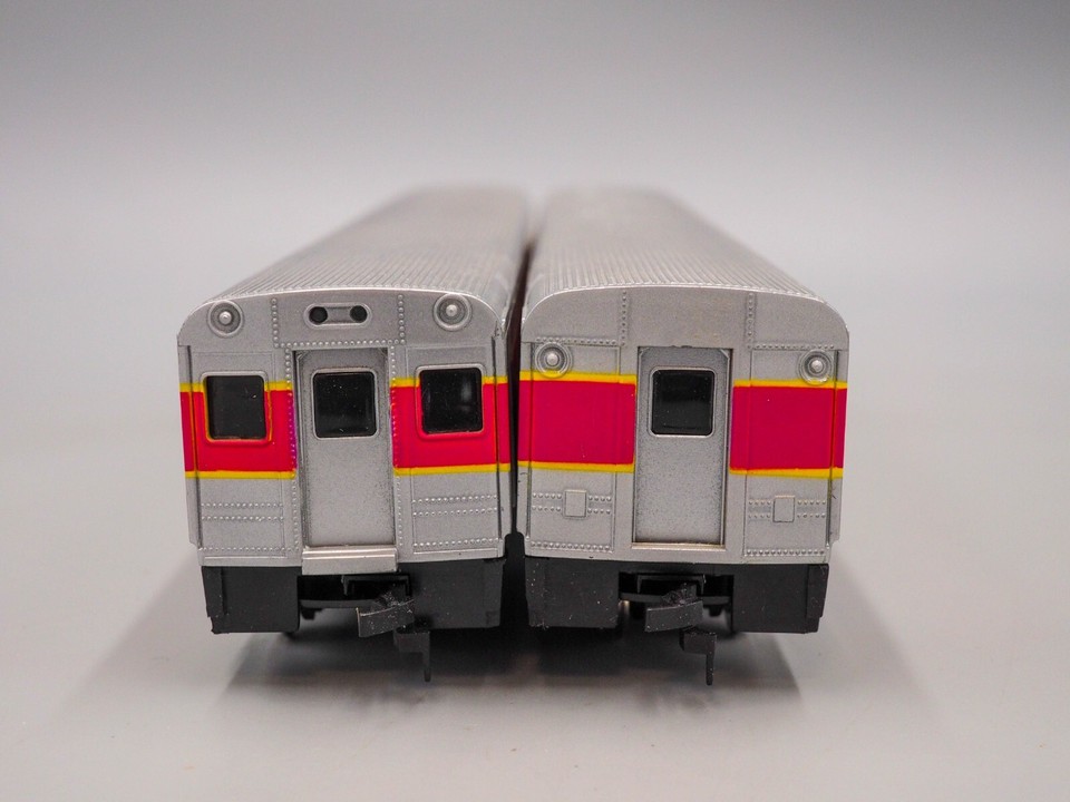 Walthers #932-6073 HO/1:87 MBTA 85' Horizon Commuter Coach (2-Models ...
