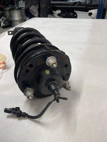 2018 Cadillac Escalade RH & LH Front Air Ride Strut Shock Spring ...