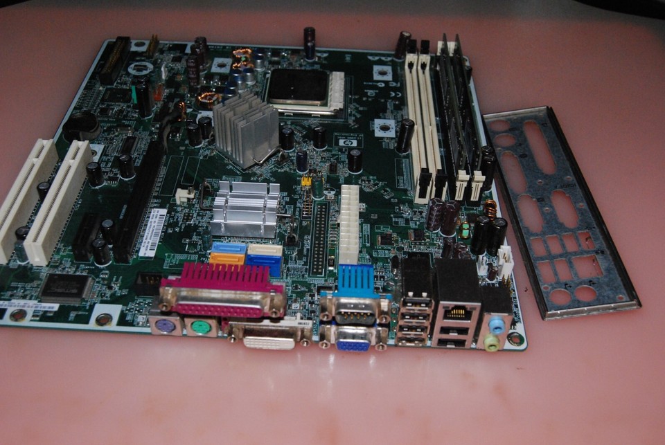 Compaq dc5750 socket AM2 motherboard with AMD CPU, 2Gb RAM and I/O ...