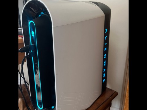 Alienware Aurora R11 Windows 11 / 256GB SSD / 8GB Memory + Keyboard ...