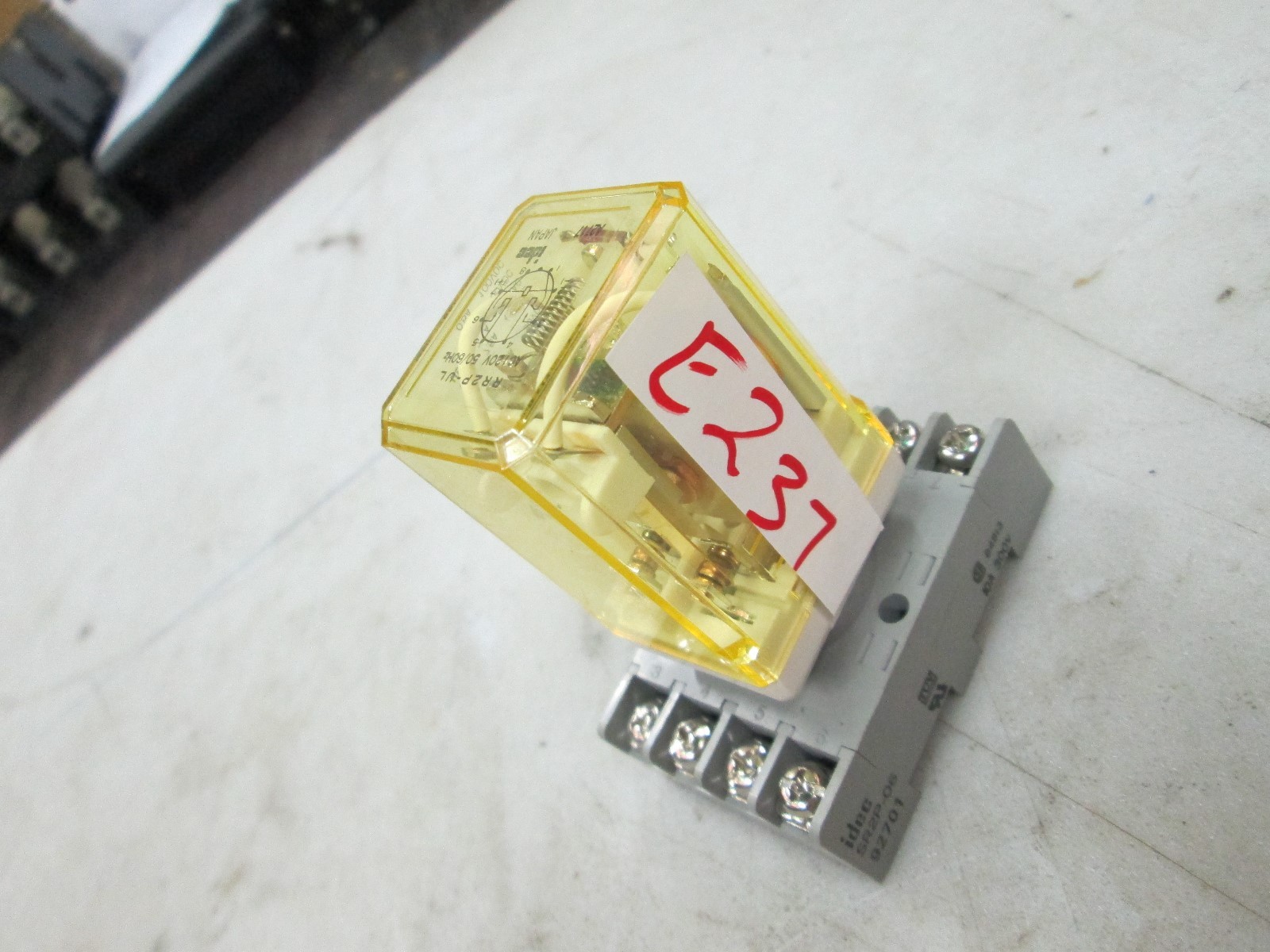 Idec Relay RR2P-UL Includes #SR2P-06 Relay Socket 10A 300V (New) | eBay