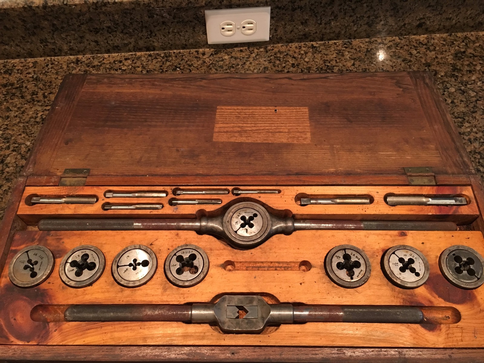 Bay State Antique Tap and & Die Tool Set Screw Plate 17 pc Wood Box ...