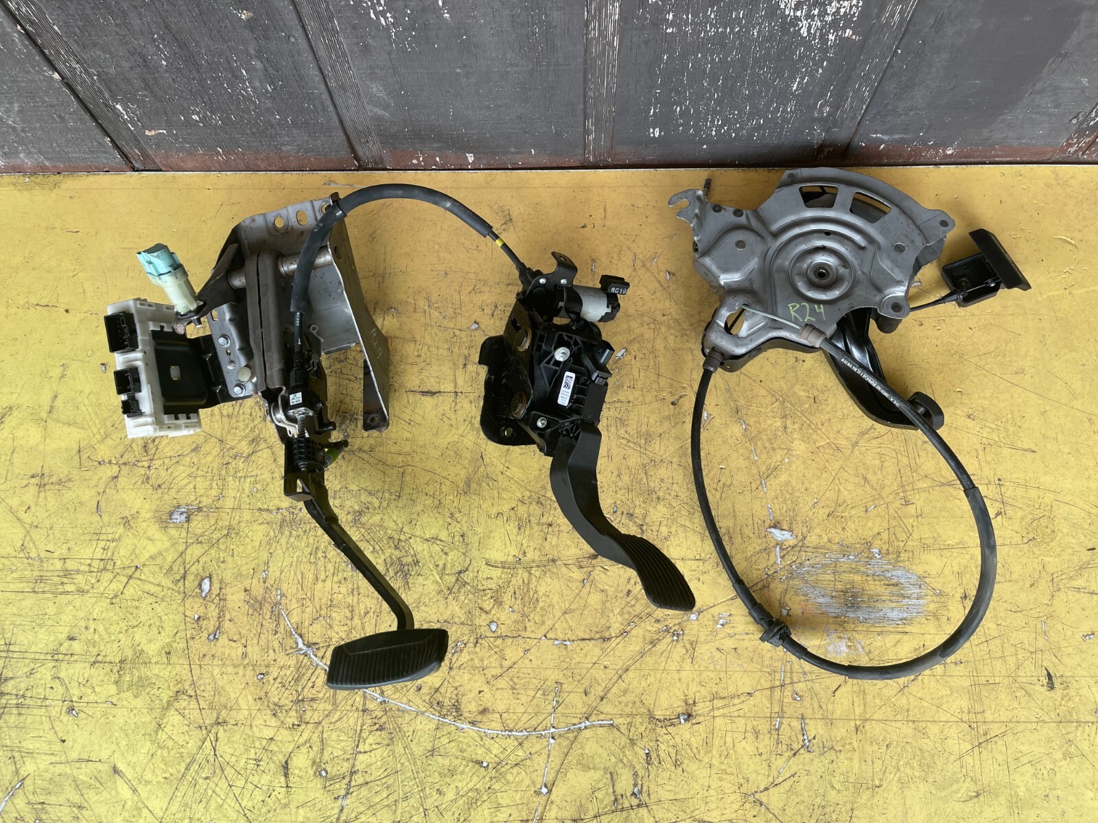 2017 2018 2019 FORD F250 F350 F450 GAS BRAKE E-BRAKE PEDALS W/ E-BRAKE ...