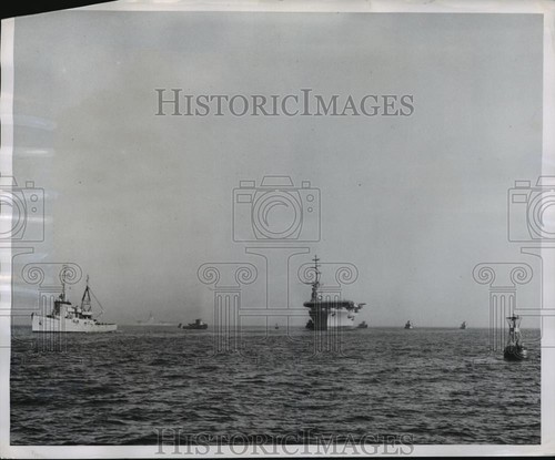 1962 Press Photo ocean tug USS CHOWANOC tows USS PHILLIPPINE SEA into ...