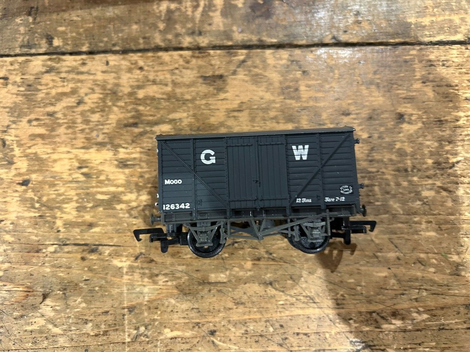 Hornby R.714 GWR 20T Brake Van No.114925 dark grey VGC | eBay UK