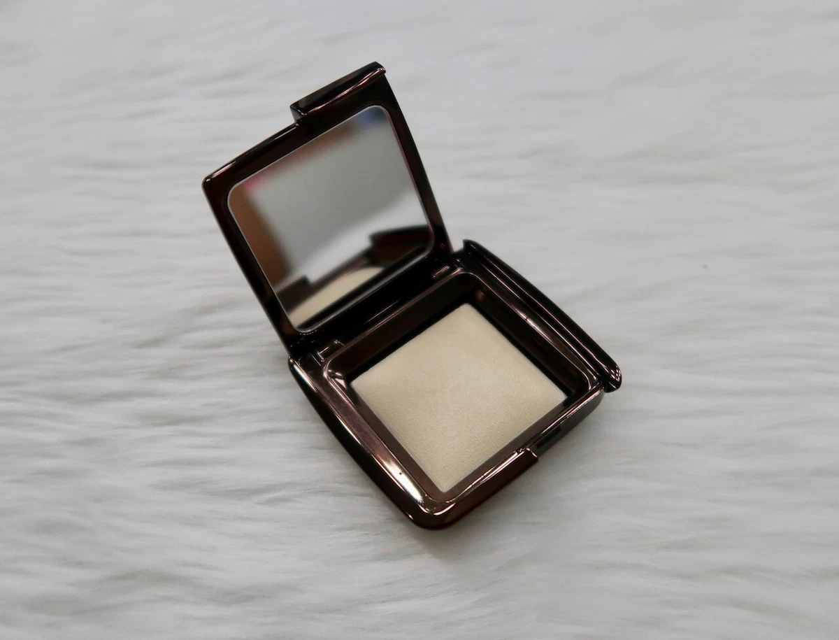 Hourglass Ambient Lighting Powder Diffused Light