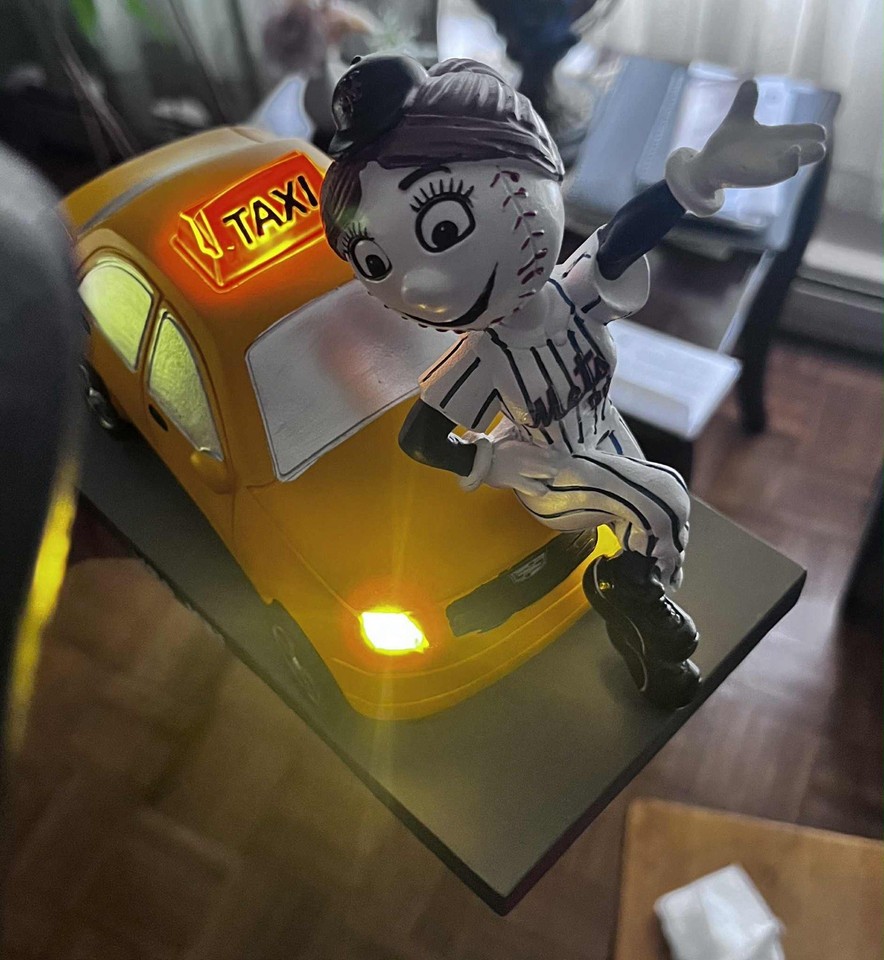 New York Mets Mrs. Met Taxi Cab Light-Up Bobblehead Citifield SGA LTD ...