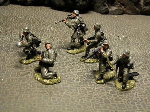 BRAND NEW TSSD "Toy Soldiers San Diego" German Soldier Set (8) Hand ...