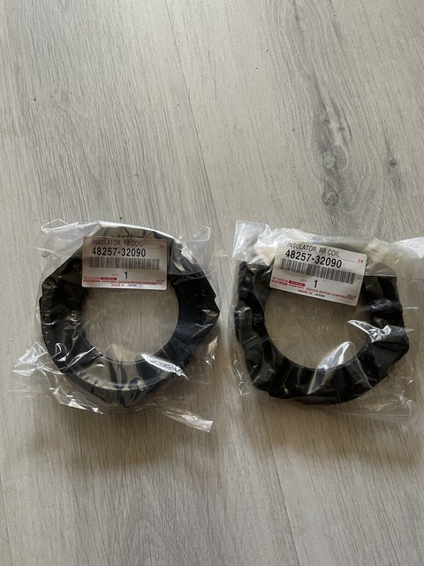Genuine Toyota Prius 1.5 rear spring cap/ coil insulator 48257-32090 ...