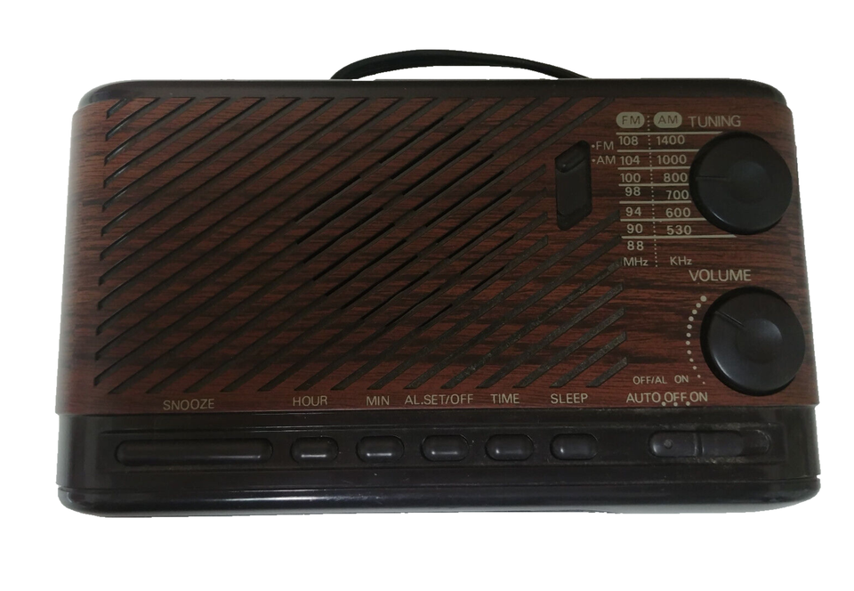 Cosmo Digital Alarm Clock Brown Wood Grain Color FM/AM Radio CR 2035 ...