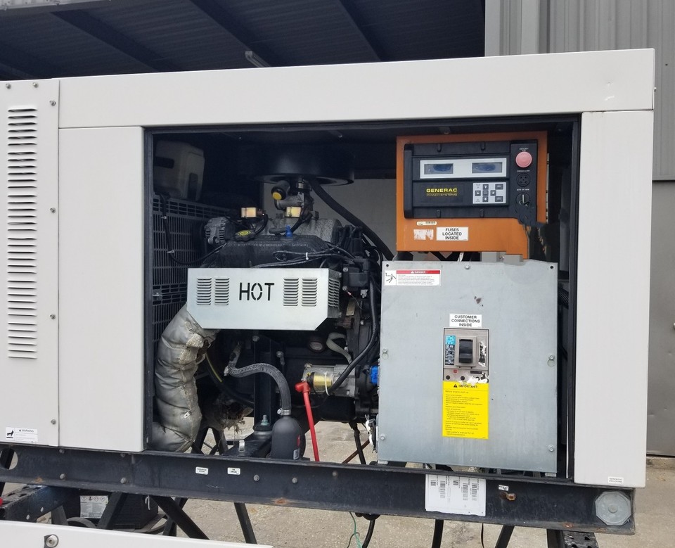 Generac 30 KW NG/LP Generator w/200-500 Hours (2006), Weatherproof ...
