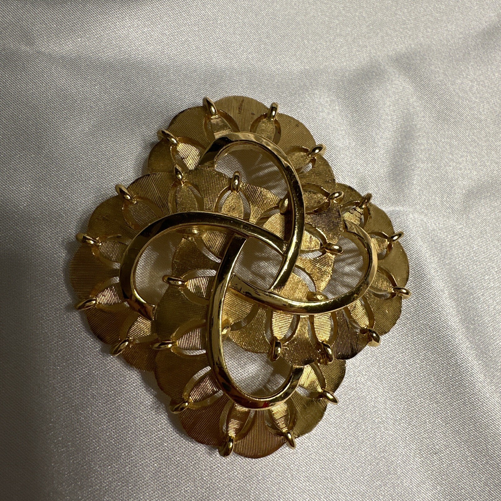 Vintage Trifari Brooch Interlocking Woven Loop Gold T… - Gem