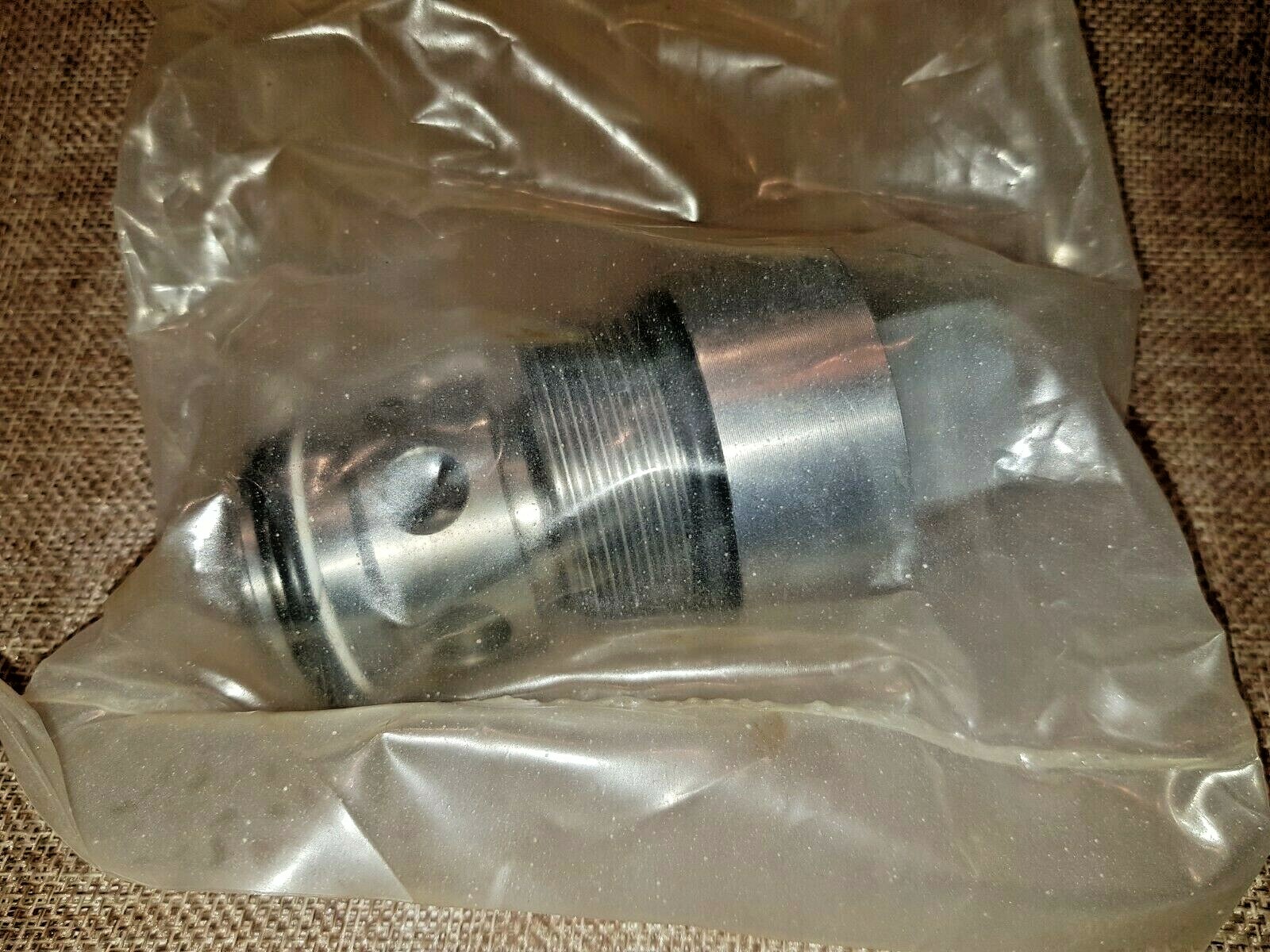 Hitachi 0770403 make up Valve for Excavators EH3500AC2, EH4000AC2 ...