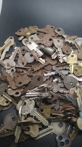Huge Lot Vintage Keys For Collecting Crafting Over 5.5 Lb (336 Keys) | eBay
