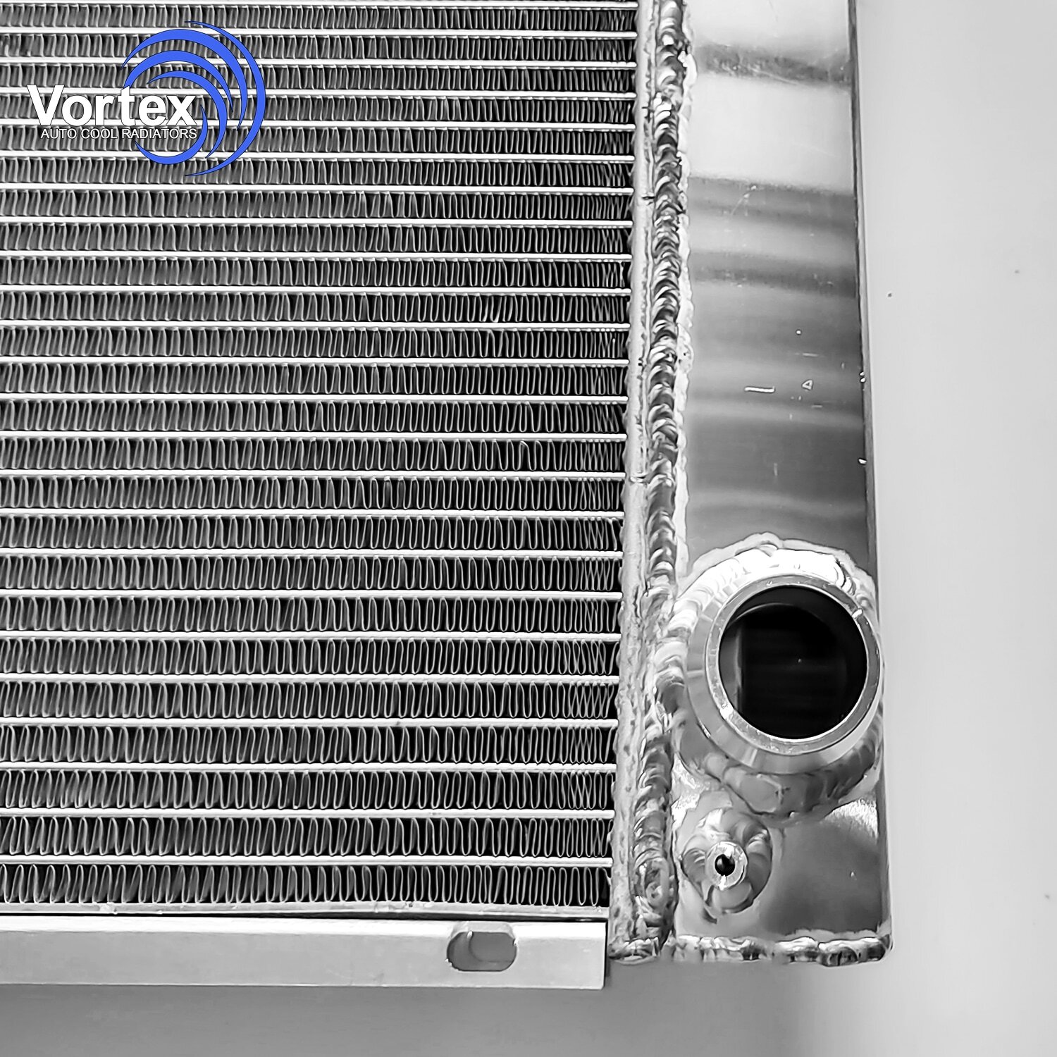 Aluminum Radiator for 2004-2010 BMW E60 525 528 530 550 650 750 i xi ...