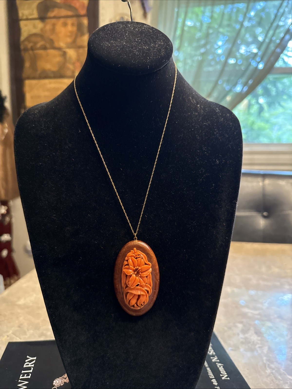 Antique early 1900s Bakelite pendant w 3-D flowers on… - Gem