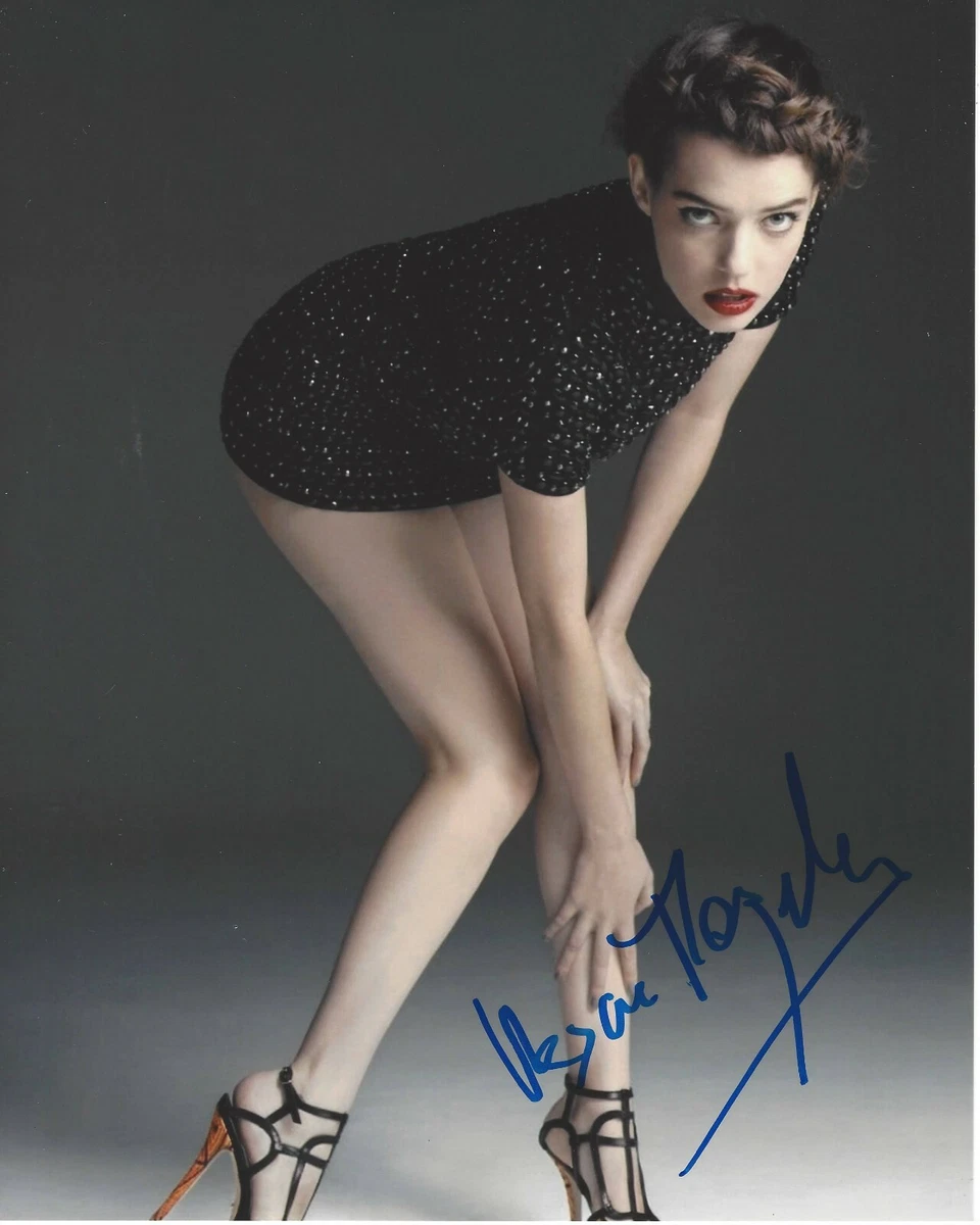 Roxane Mesquida Style