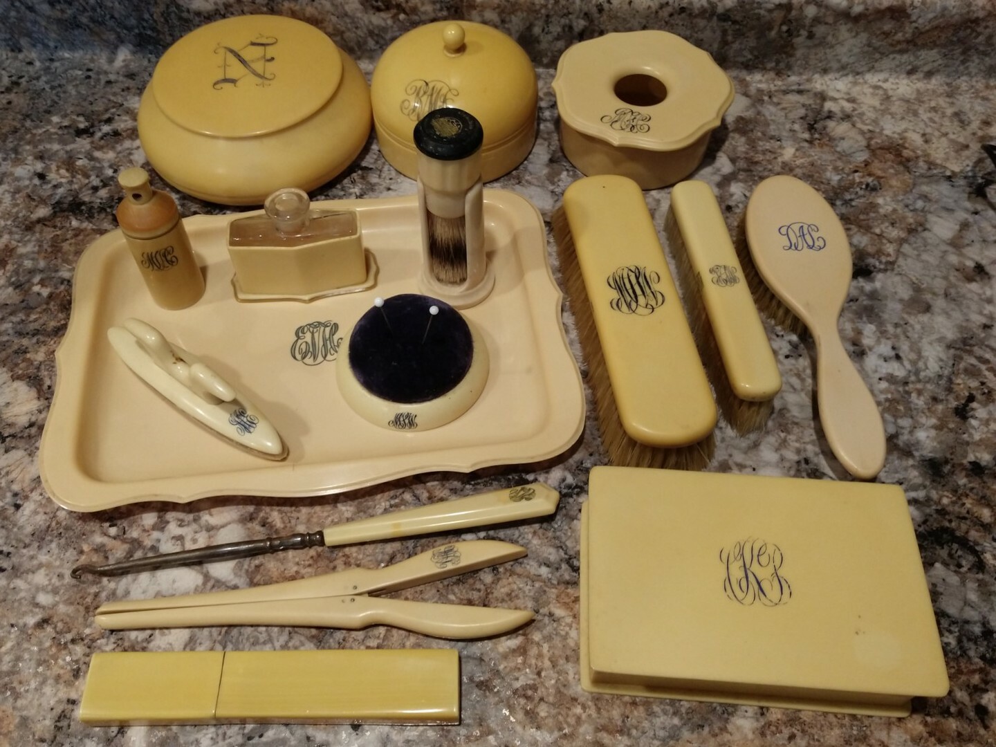 Vtg Ivory Pyralin Celluloid Art Deco 16 Piece Vanity Dresser Set ...
