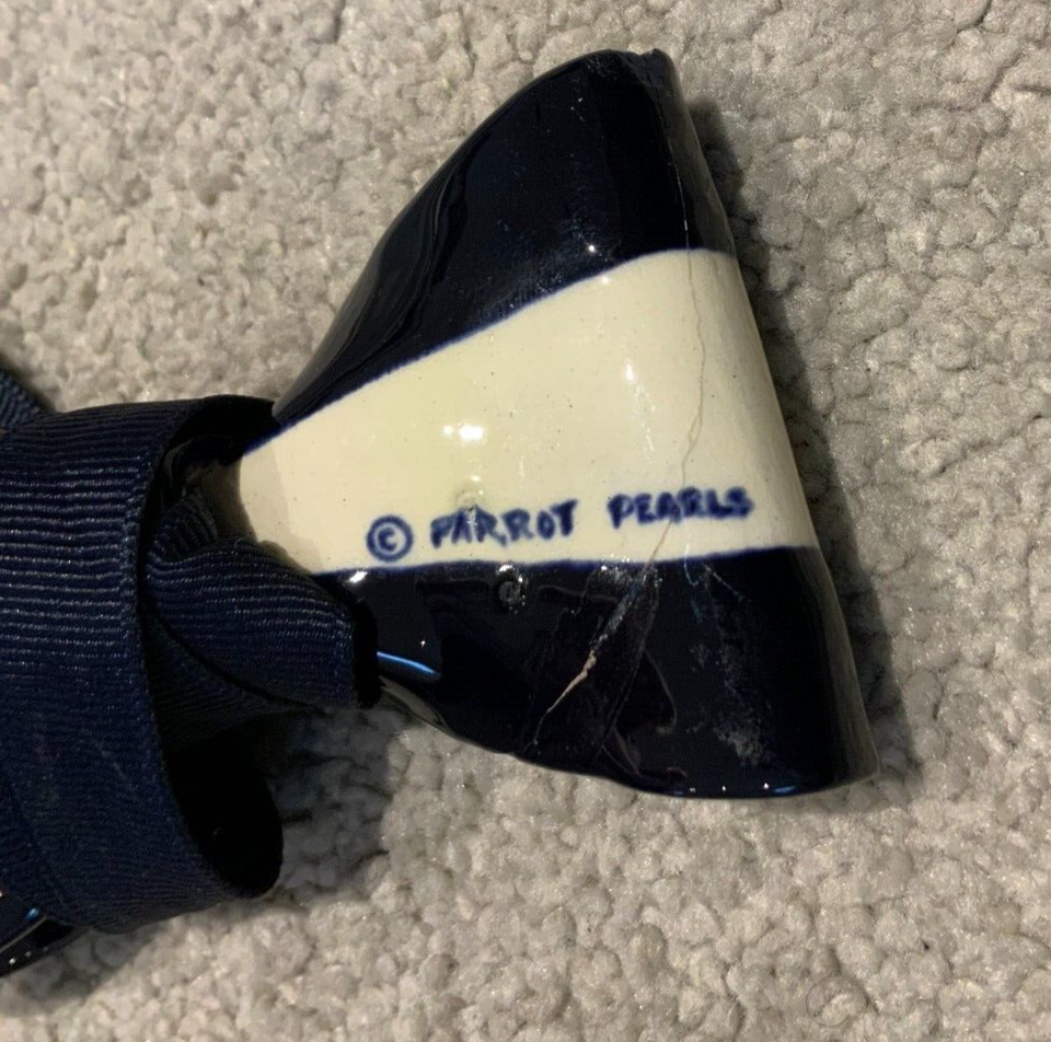Pre-loved Vintage Parrot Pearls 5.5 cm x 10 cm Navy and White Ceramic ...
