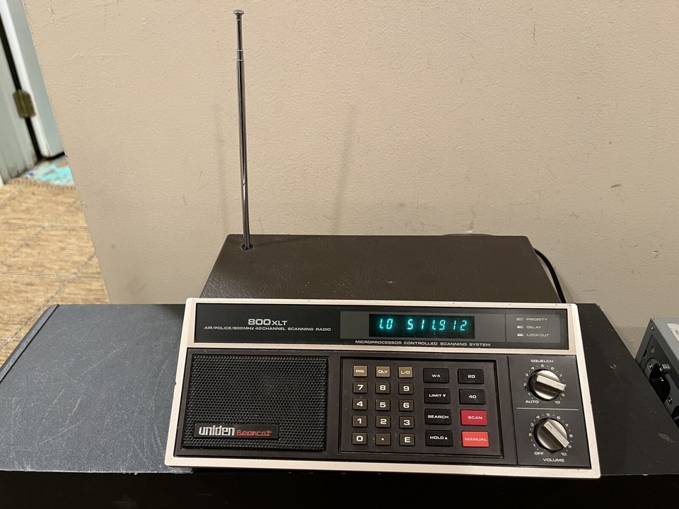 UNIDEN BEARCAT 800XLT AIR/POLICE/800MHZ 40 CHANNEL SCANNING RADIO ...