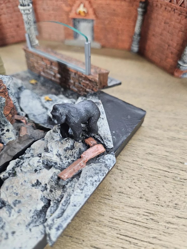 APE / MONKEY ZOO ANIMAL ENCLOSURE - HO Scale PAINTED RESIN CASTING ...