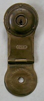 1800-1899 - Antique Steamer Trunk Key Yale Towne