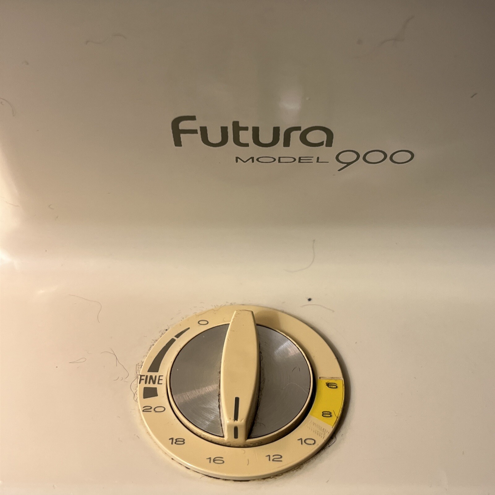 Singer Futura Model 900 Sewing Machine With Pedal, Case, Accessories ...