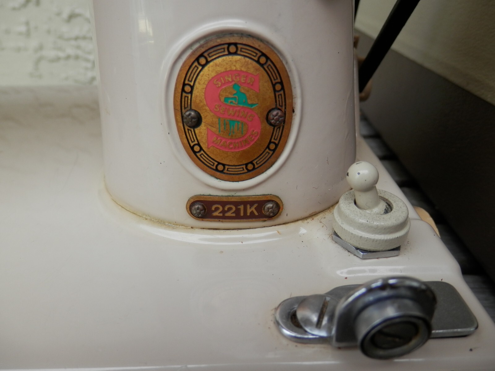 Vtg Rare Singer Featherweight 221K England Tan motor weak AS IS Free S ...