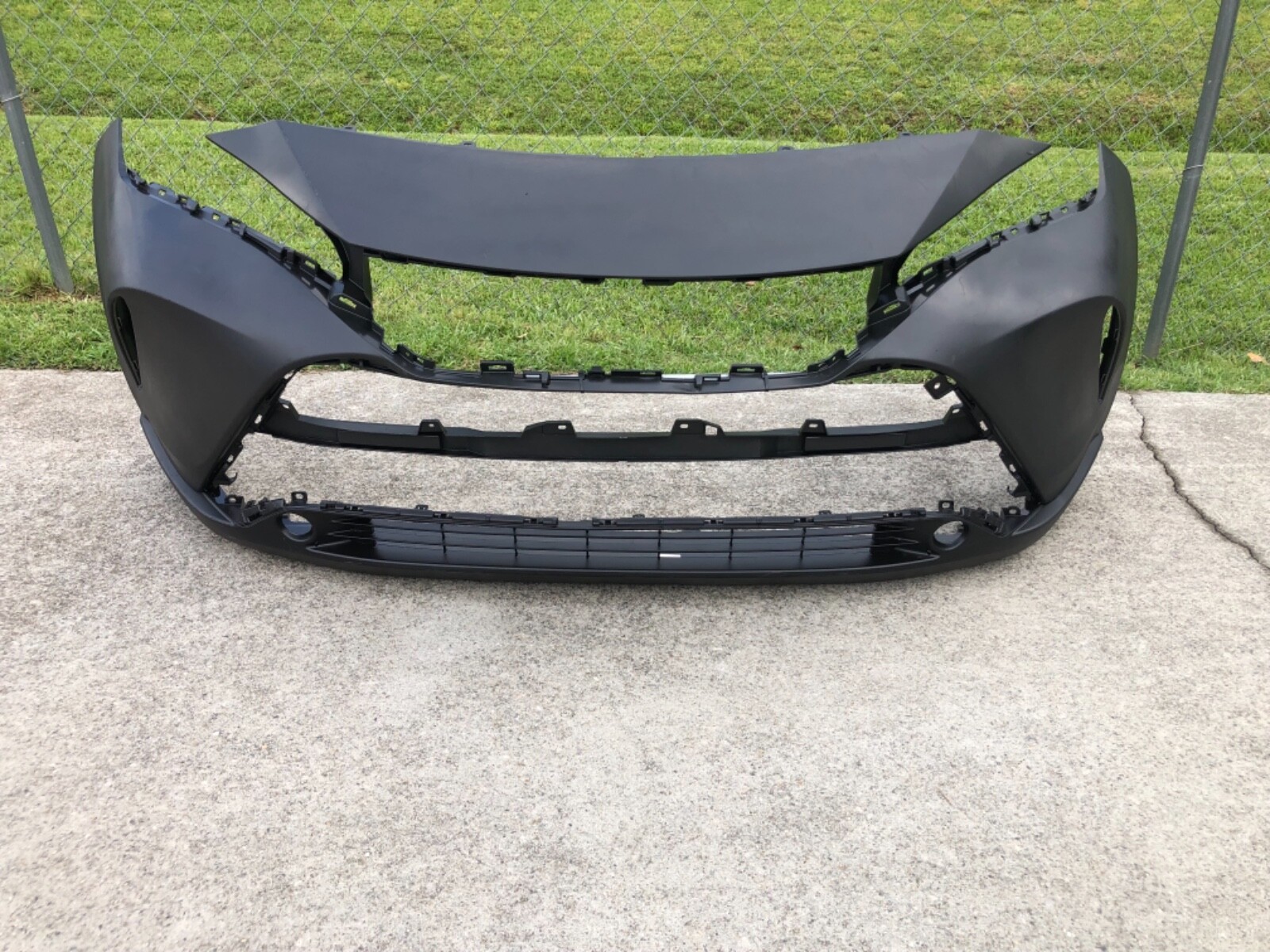 2020 2021 2022 Toyota Venza front bumper 52411-48070 NO SHIPPING pick ...