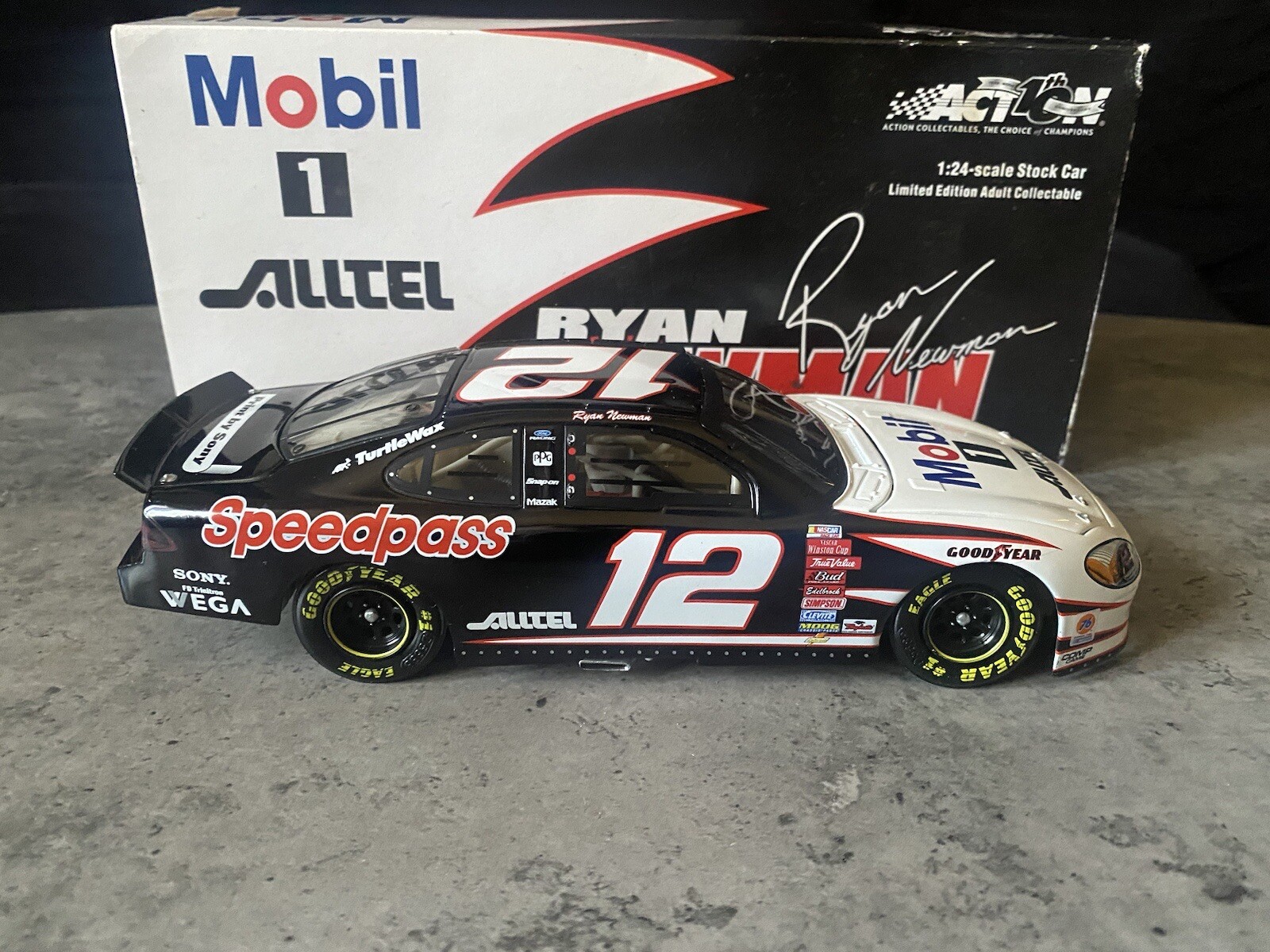 Ryan Newman #12 Mobil 1 Speedpass/Alltel 1:24 RCCA 1/11,292 Ford Taurus ...