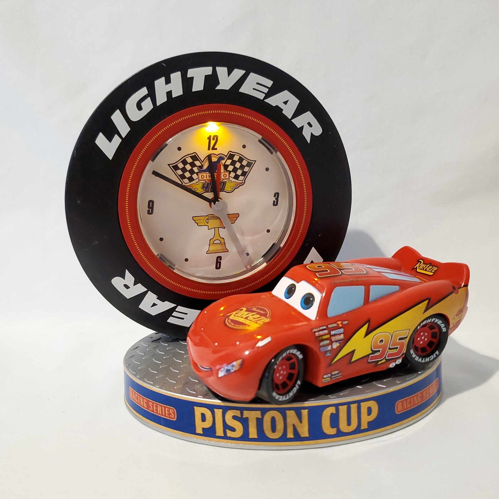 Dinoco 400 Piston Cup