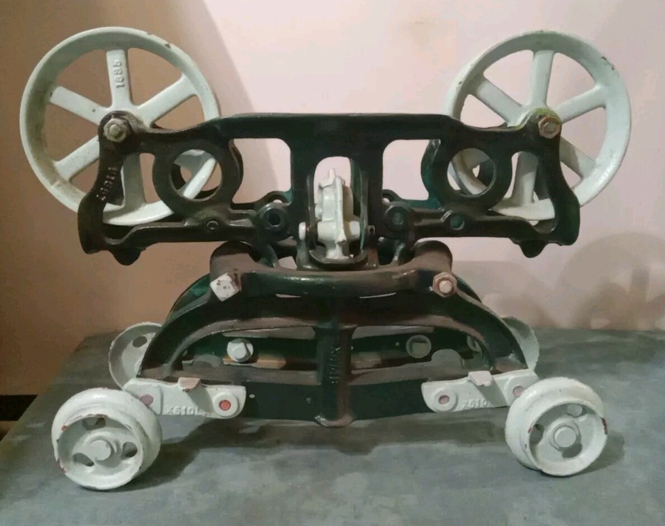 ANTIQUE BARN HAY TROLLEY CARRIER PULLEY CAST IRON | eBay