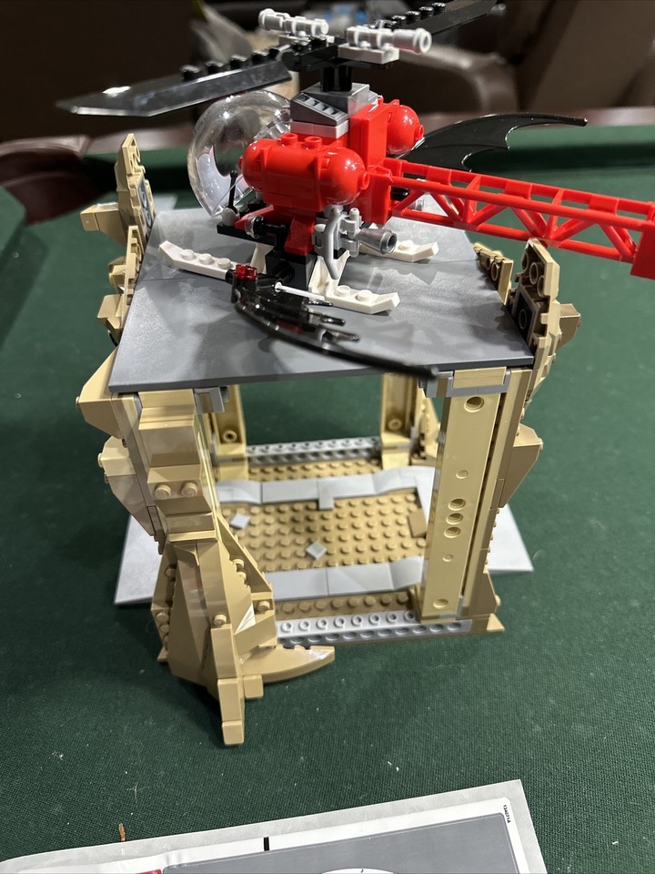 LEGO DC Super Heroes, Batman TV Series Batcopter Helipad 76052 BATCAVE ...