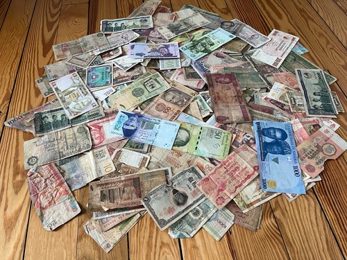 World Paper Currency Mix of 200 Very Heavily Circulated Assorted World ...