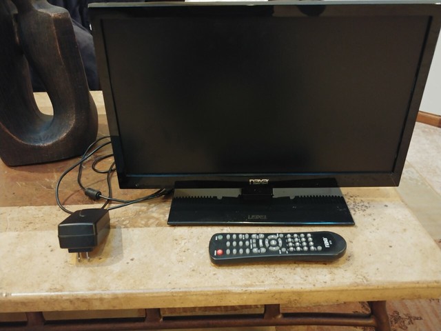 Naxa NTD1956 19in. 720p LED TV with Built-in DVD Player - Shiny Black ...