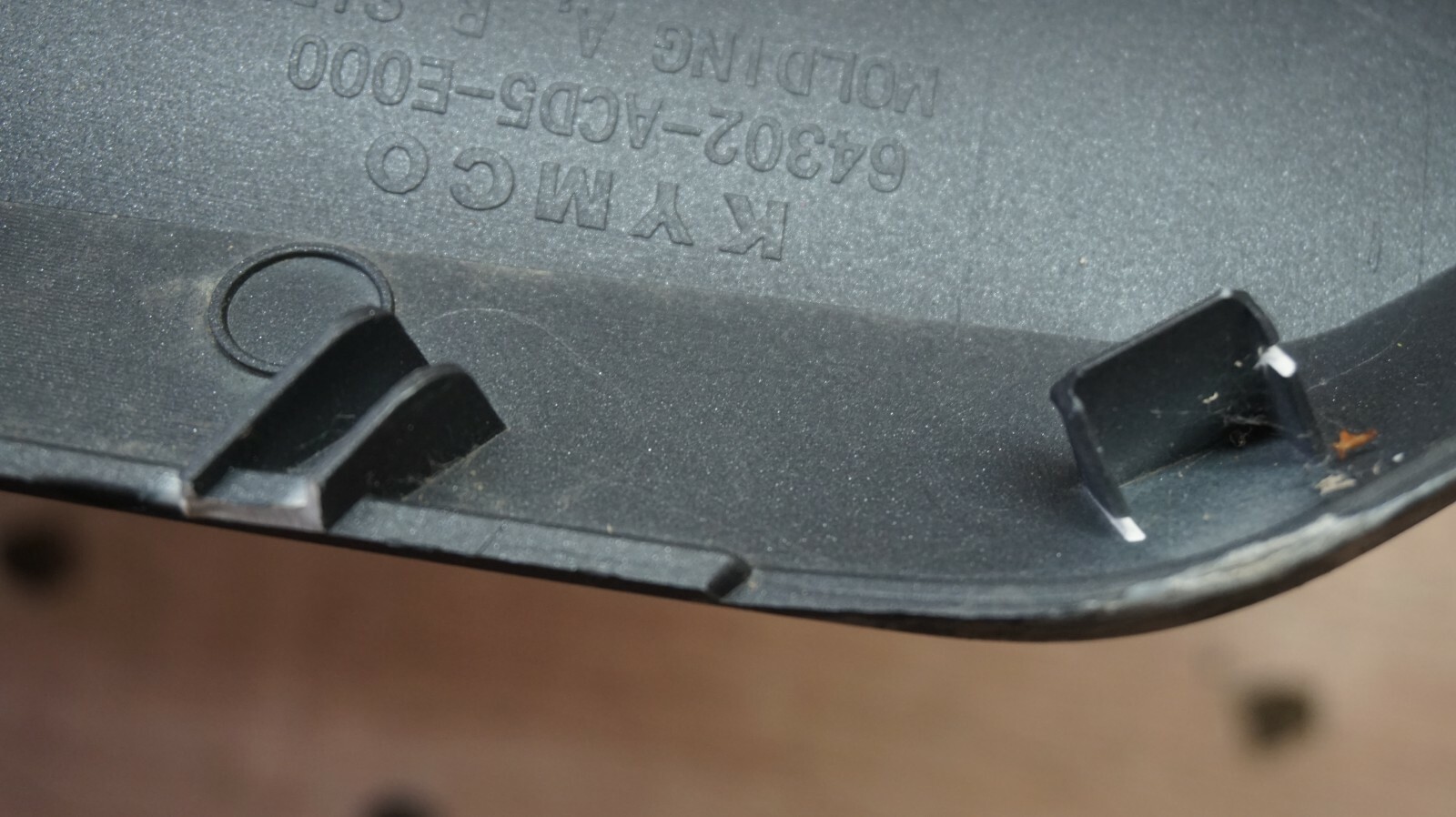 Kymco Downtown 300i Molding right side up 64302-ACD5-E000 | eBay UK