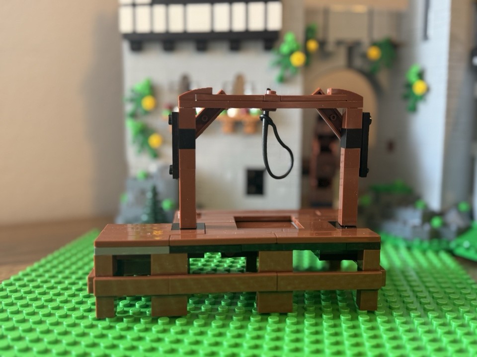 LEGO Medieval Gallows Platform – Functional Trapdoor – Forestman ...