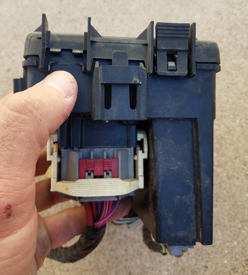08 09 CHRYSLER SEBRING Avenger FUSEBOX POWER RELAY TIPM MODULE BCM ...