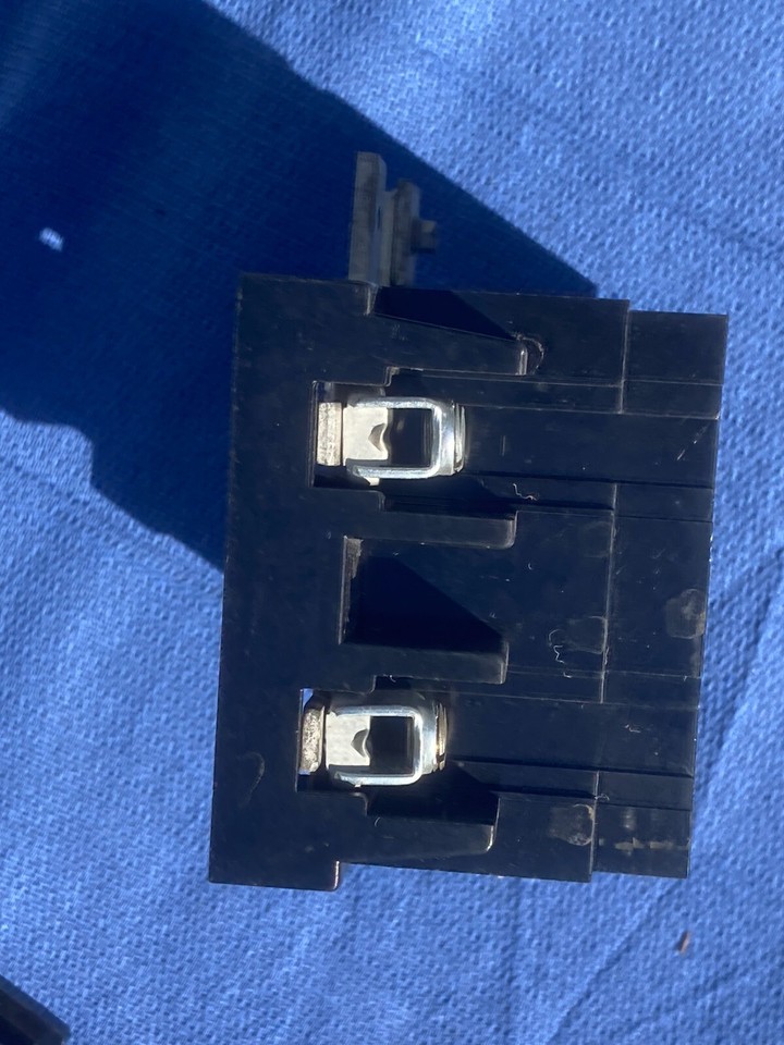 D3 SQUARE D FSP 100 AMP MAIN 120-240 VOLT FUSE PULLOUT DISCONNECT WITH ...