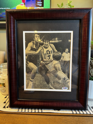 Pete “Pistol Pete” Maravich Autographed Magazine Cover Bold Signed PSA ...