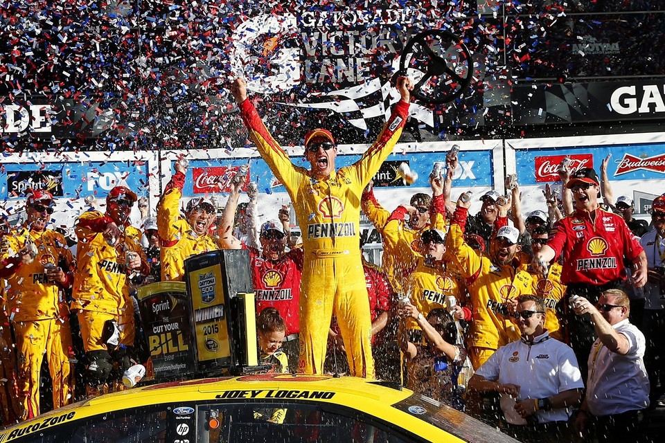 NASCAR Daytona 500 victory lane banner Logano Race Used Sheetmetal flag ...