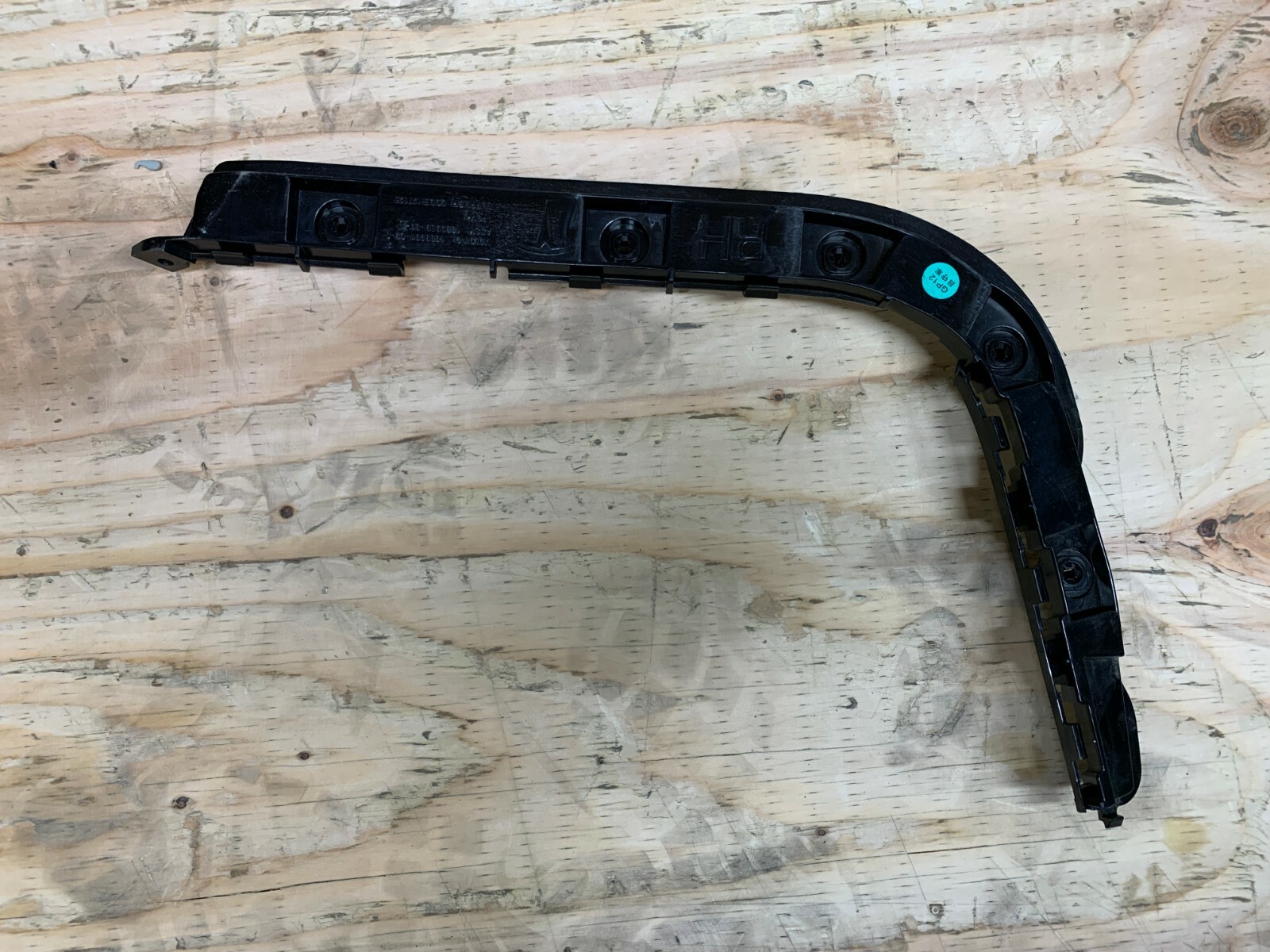 2017-2019 TESLA MODEL 3 REAR BUMPER RT SIDE RETAINER BRACKET 1083991-00 ...