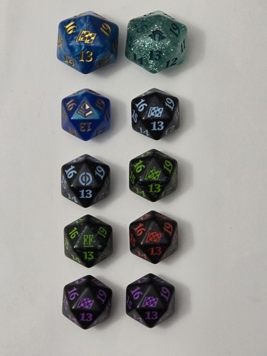 A Lot Of 10 MTG Spindown Dice (2x Oversize & 8x Standard Sized ...