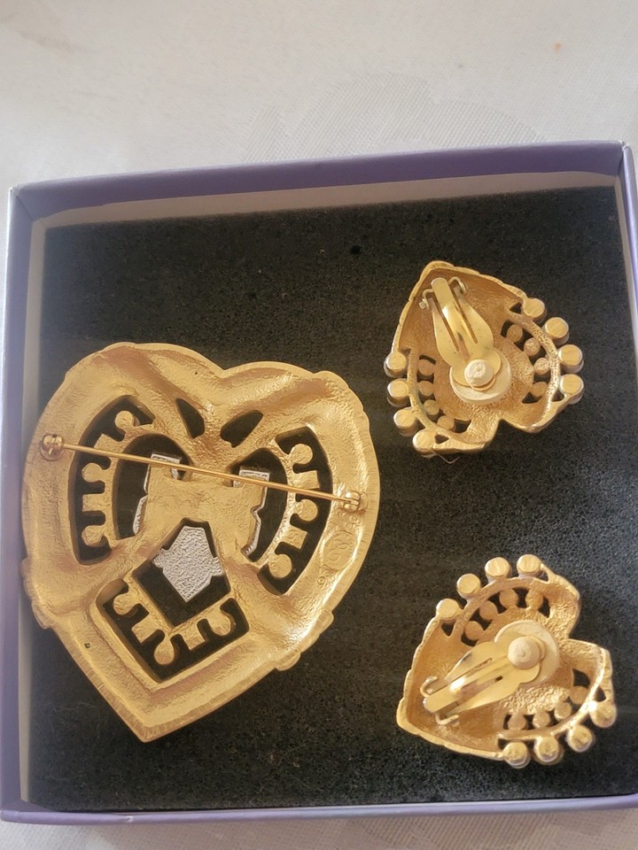 Elizabeth Taylor Avon jewelry collection - Brooch and Earrings | eBay