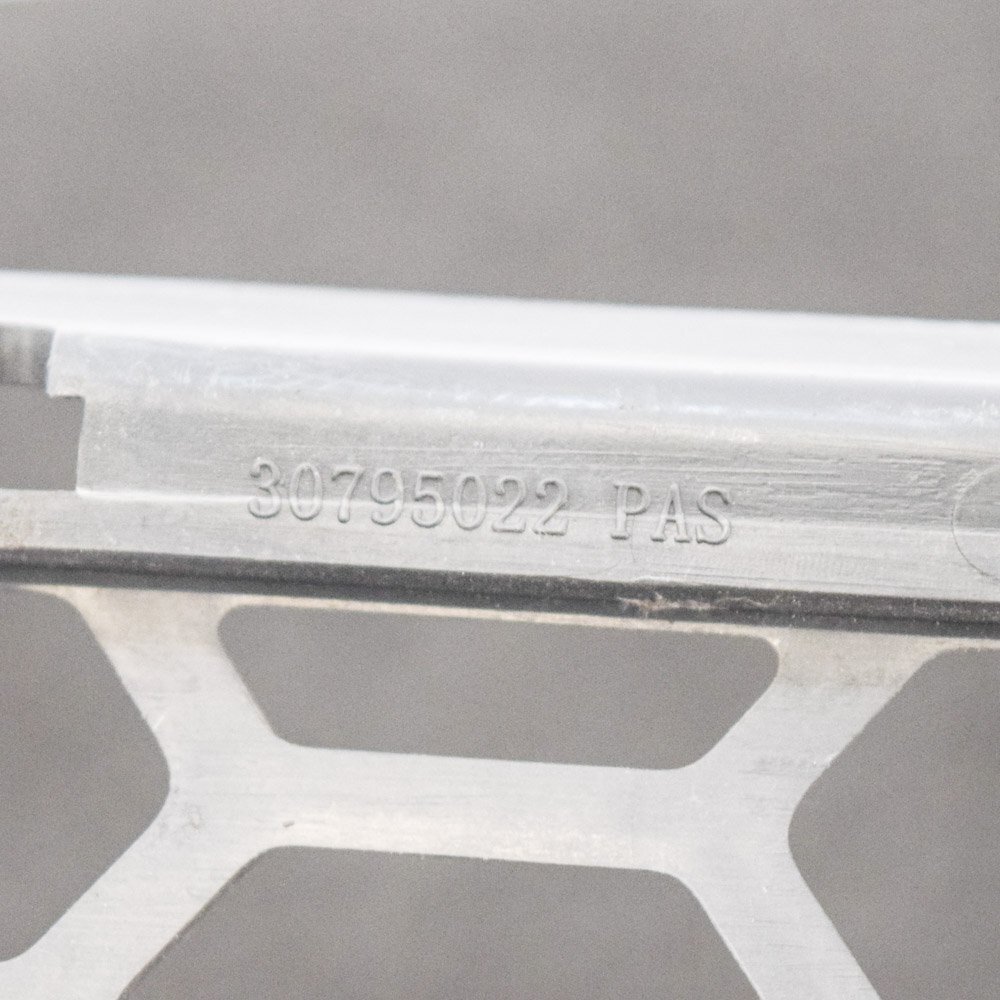 VOLVO V60 Front Bumper Lower Center Grille MK1 30795022 30795021 2011 ...