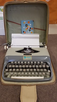 VINTAGE CONSUL 232/HANIMEX (Czechoslovakia) PORTABLE TYPEWRITER WITH ...
