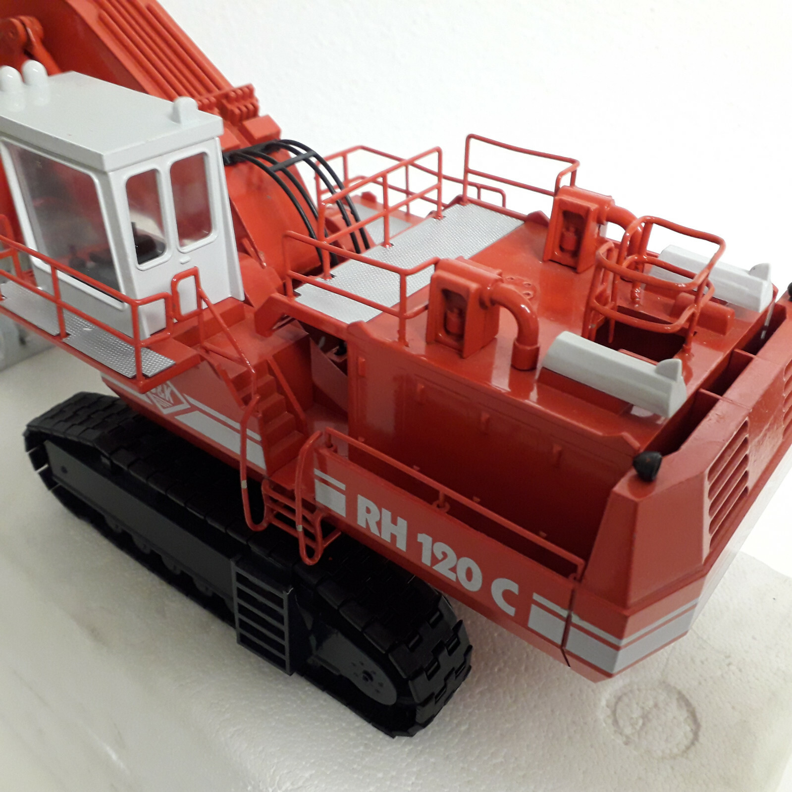 O&K RH120C Hochlöffelbagger von CONRAD 1:50 mit Styroporverpackung ...